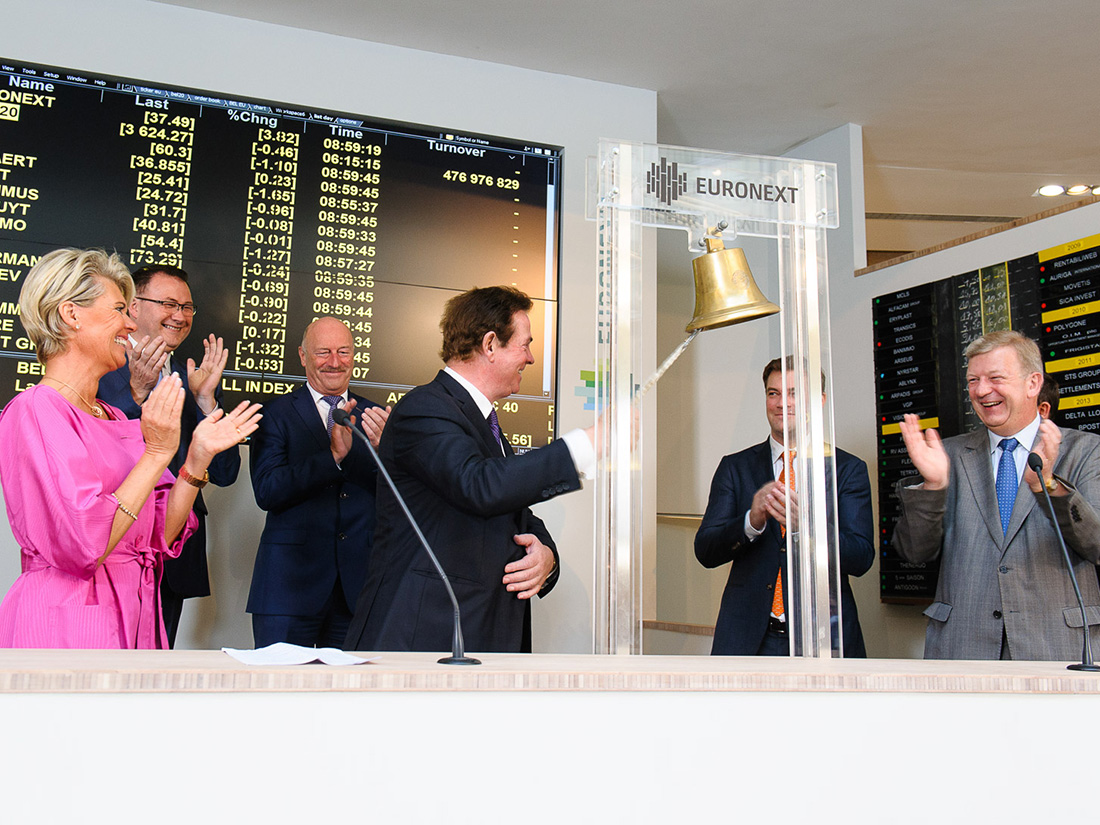 Bell Ceremony to celebrate the listing of the bonds (Euro Medium Term ...